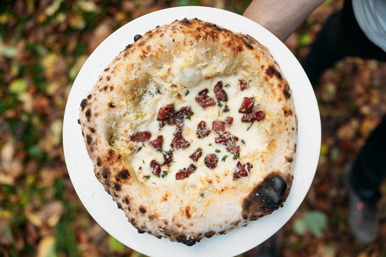 Roasted chicken pie pizza with bacon and leek recipe — Ooni UK